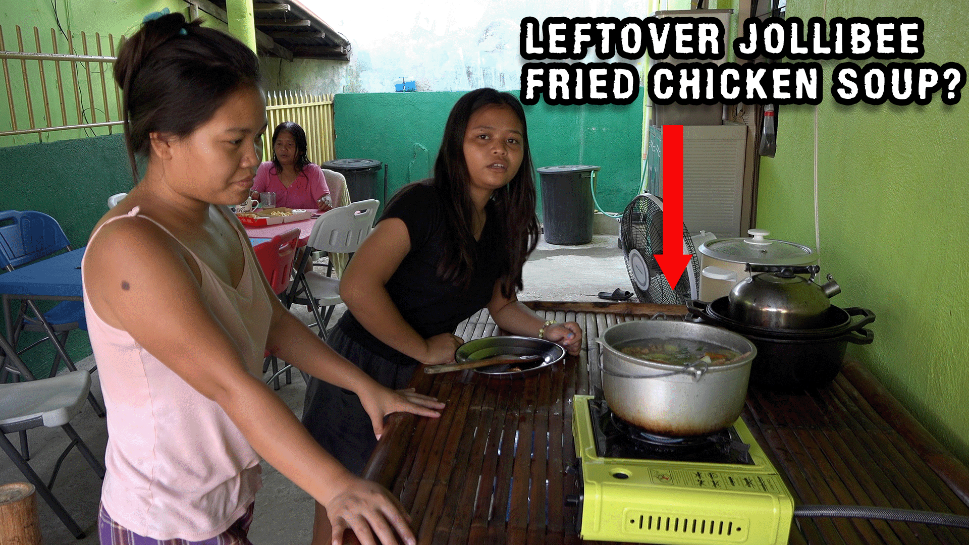 Philippines Lifestyle - Filipinas Cook LEFTOVER Jollibee Fried Chicken ...